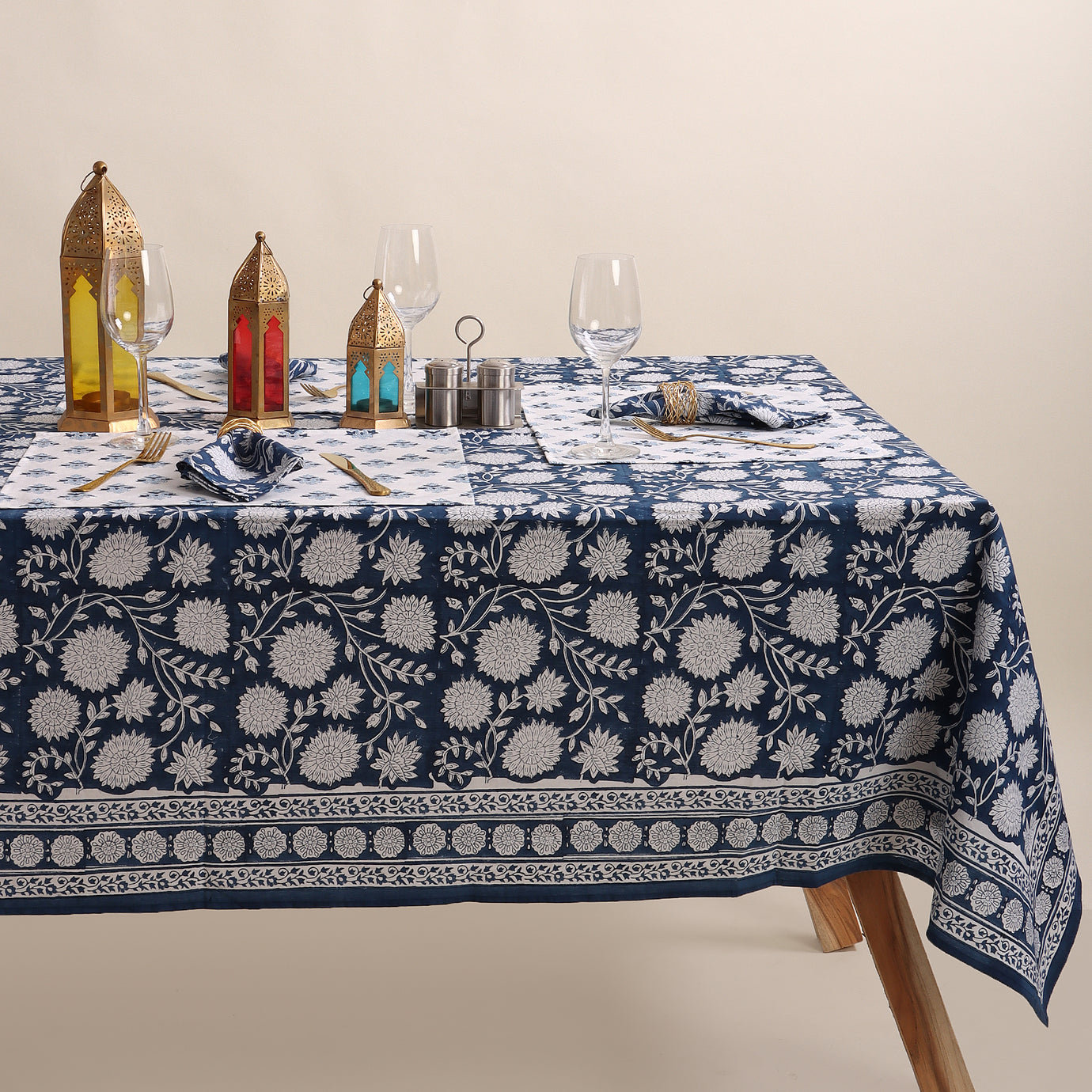 Buy Hand Block Blue Floral Printed Cotton Table Cloth Online – Dmaasa